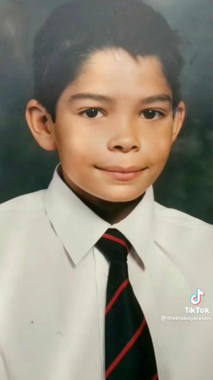 Sửng sốt với diện mạo người thanh niên giống hệt Michael Jackson | Báo ...