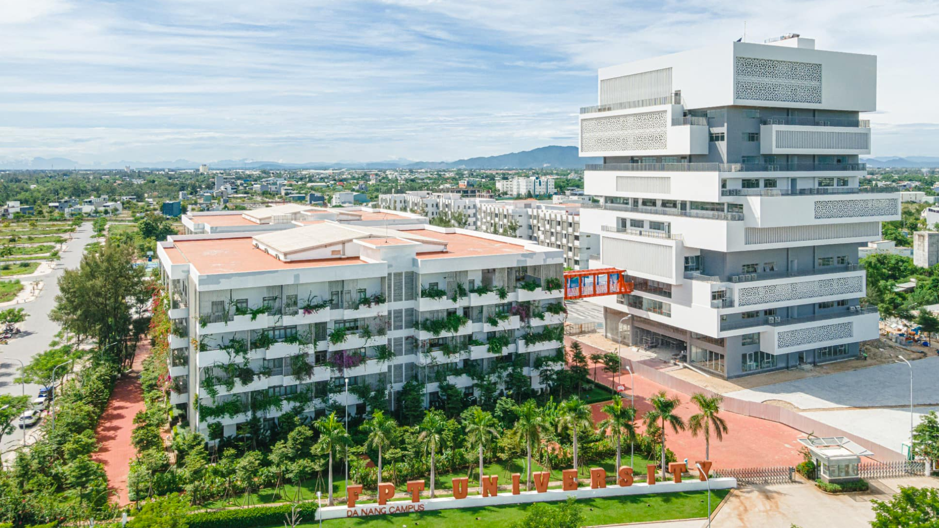 Tòa Alpha Trường Đại học FPT vào top 50 công trình tiêu biểu các tỉnh ...