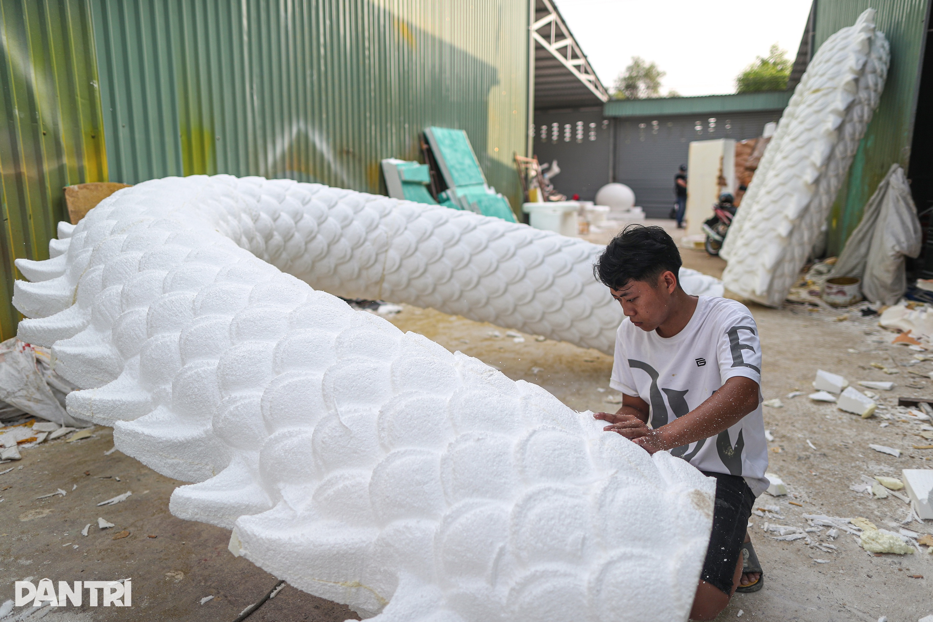 Rồng khổng lồ được làm từ những cánh tay robot dịp Tết Giáp Thìn 2024 ...