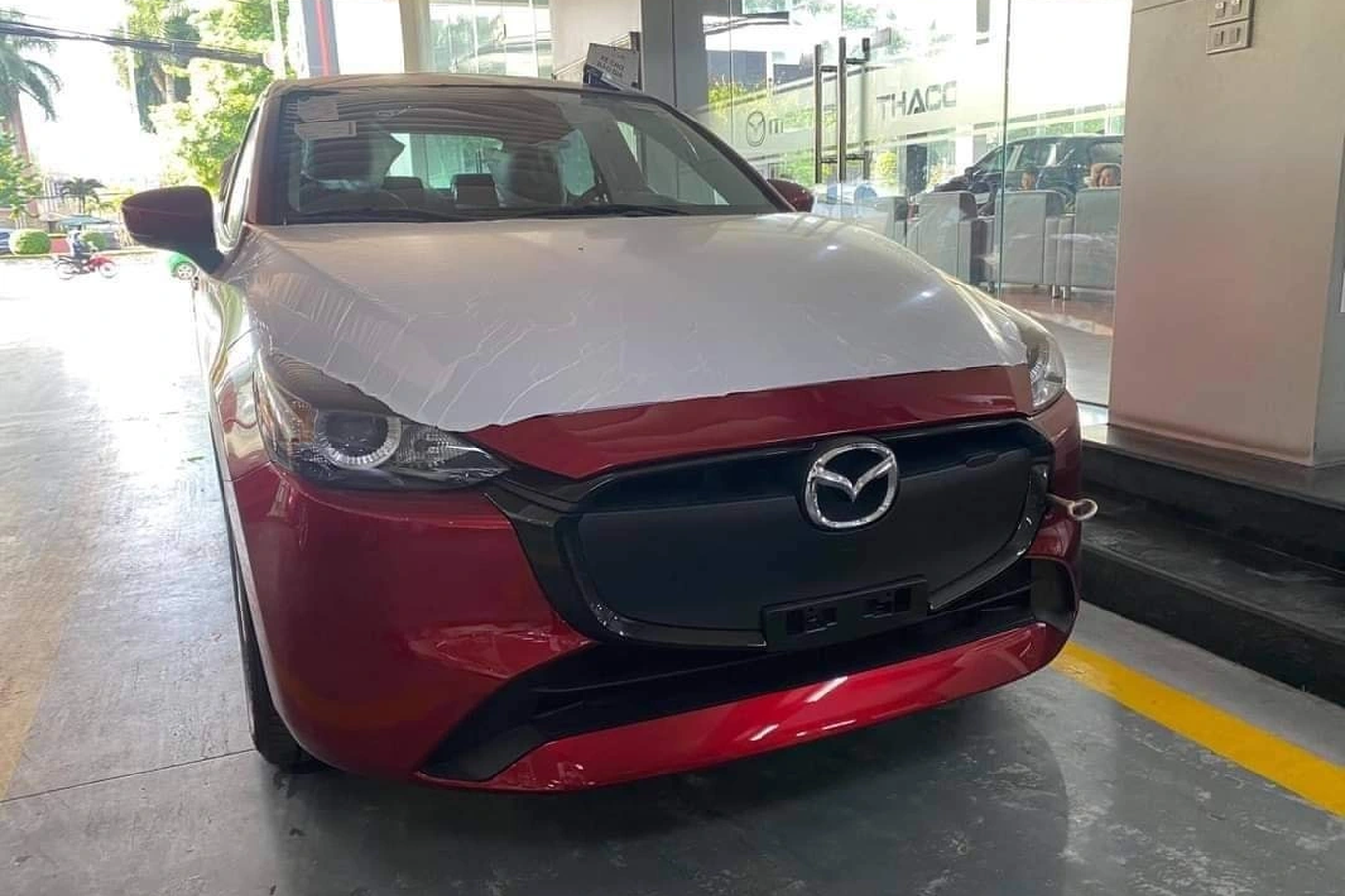 Mazda2 2023 lộ diện tại đại lý, giá dự kiến tăng nhẹ | Báo Dân trí