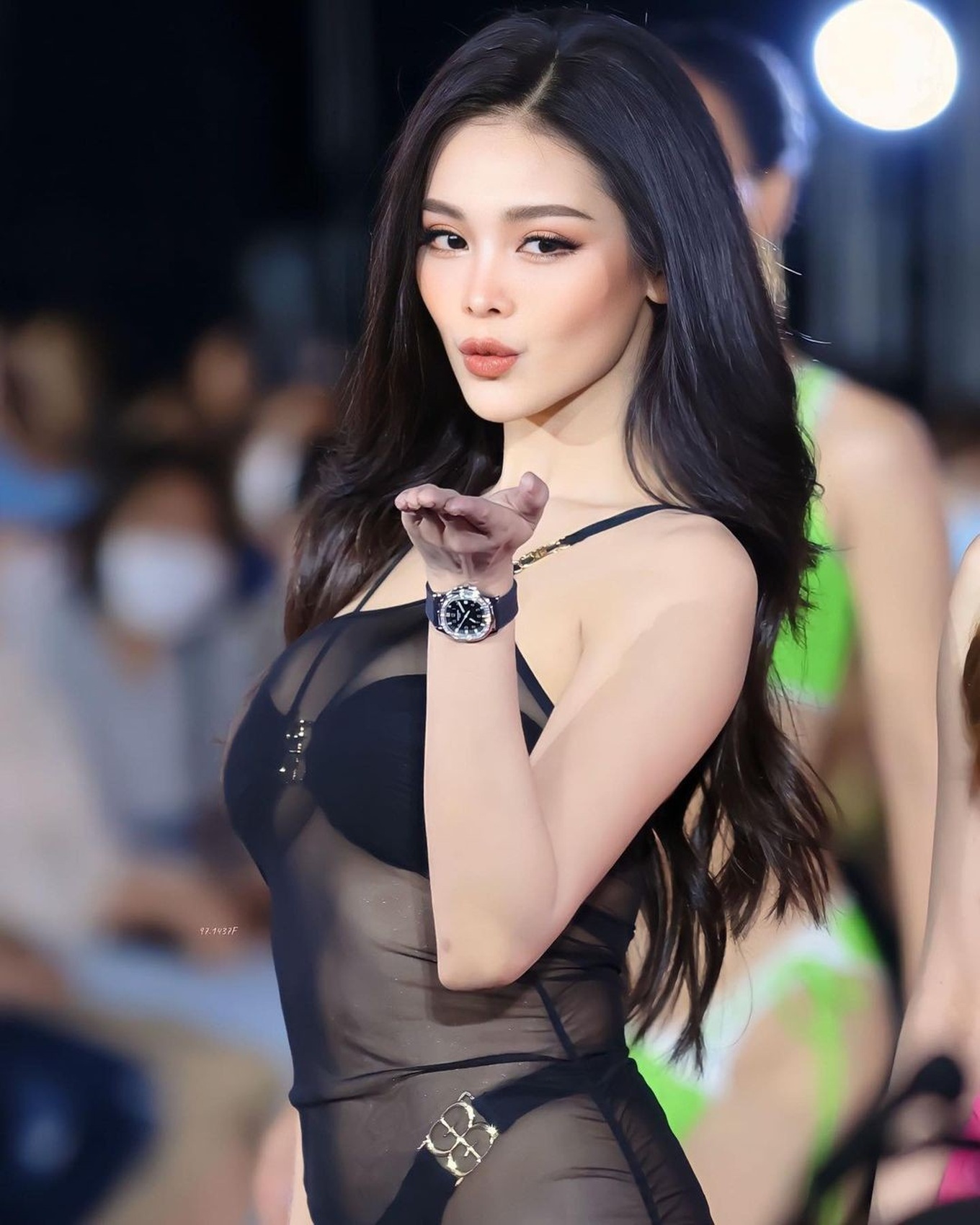 Nhiệm kỳ thị phi của hoa hậu theo đuổi phong cách hở bạo Engfa Wahara | Báo Dân trí