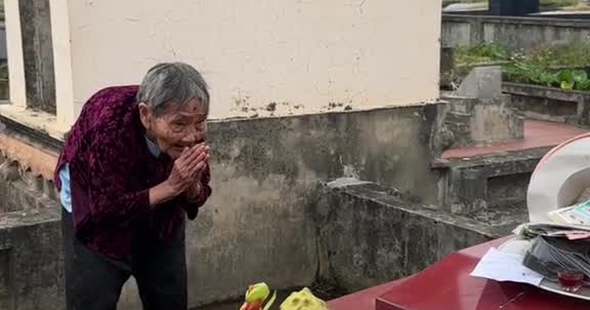 Video: Con gái 103 tuổi vượt gần 300km về giỗ mẹ | Báo Dân trí