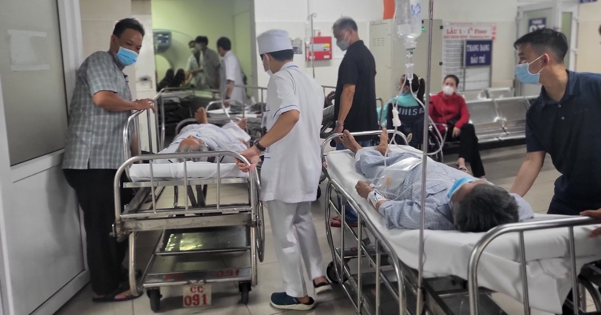 Hướng dẫn viên đứt lìa tay vụ tàu tông nhau trên sông Tiền hiện ra sao ...