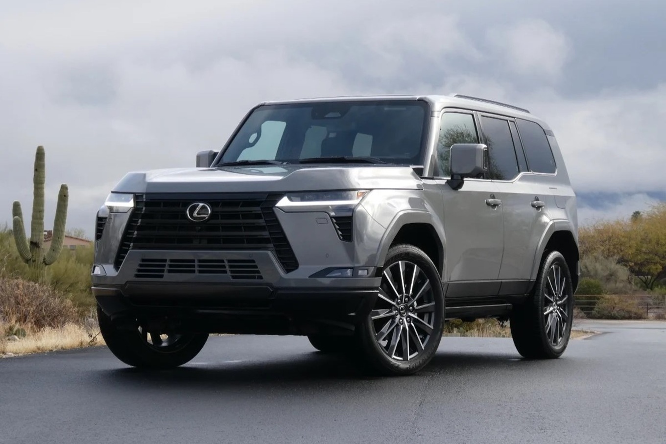Lexus GX 2024 về Việt Nam, thêm lựa chọn SUV tầm 6 tỷ đồng cho đại gia Việt | Báo Dân trí