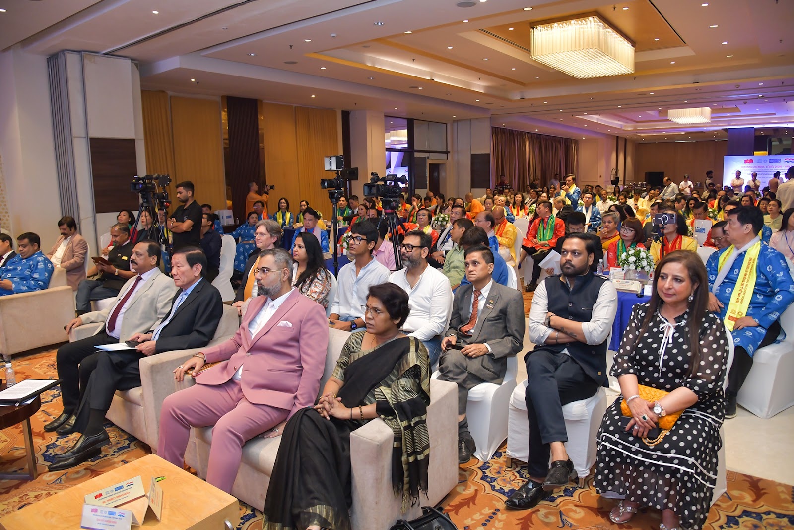 Jemmia Diamond được vinh danh trong diễn đàn "Giao lưu văn hóa, kinh tế ...