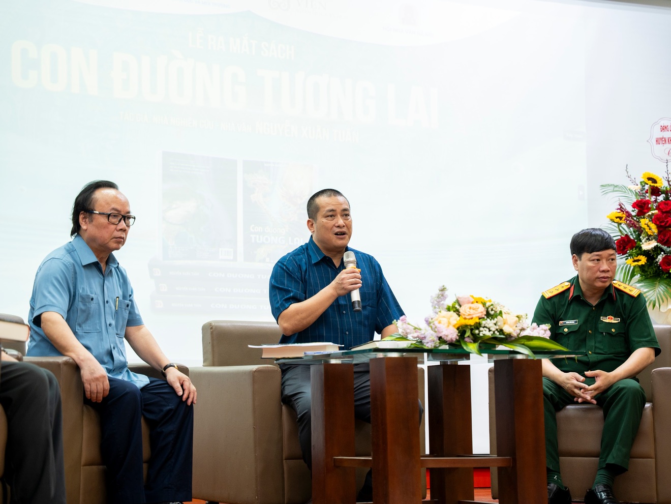 Tác giả Nguyễn Xuân Tuấn và hành trình khám phá "con đường tương lai" | Báo Dân trí