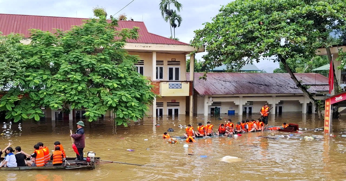 Trường ở Tuyên Quang tan hoang do lũ dữ, hơn 200 học sinh phải sơ tán ...