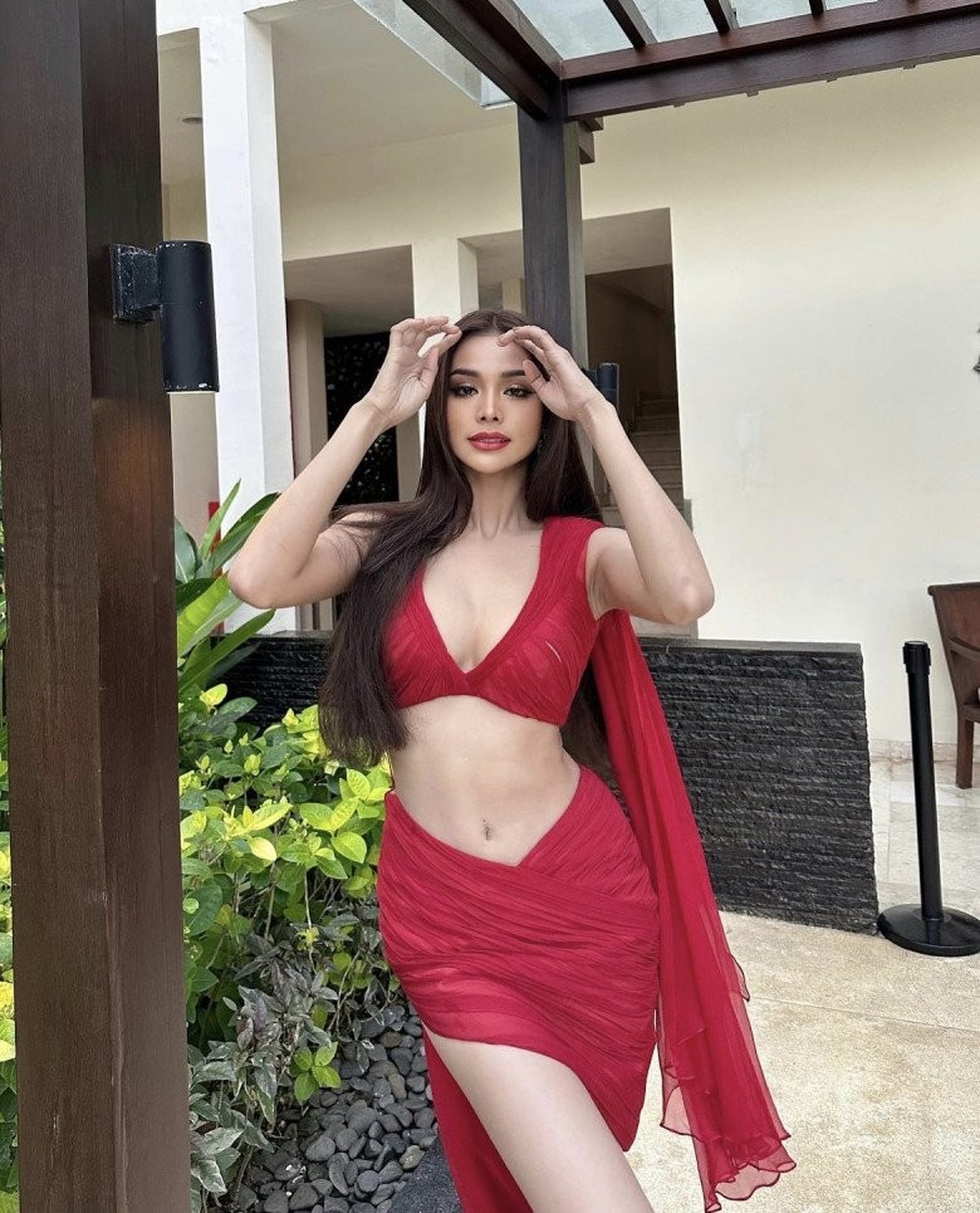 Nhiệm kỳ thị phi của hoa hậu theo đuổi phong cách hở bạo Engfa Wahara | Báo Dân trí