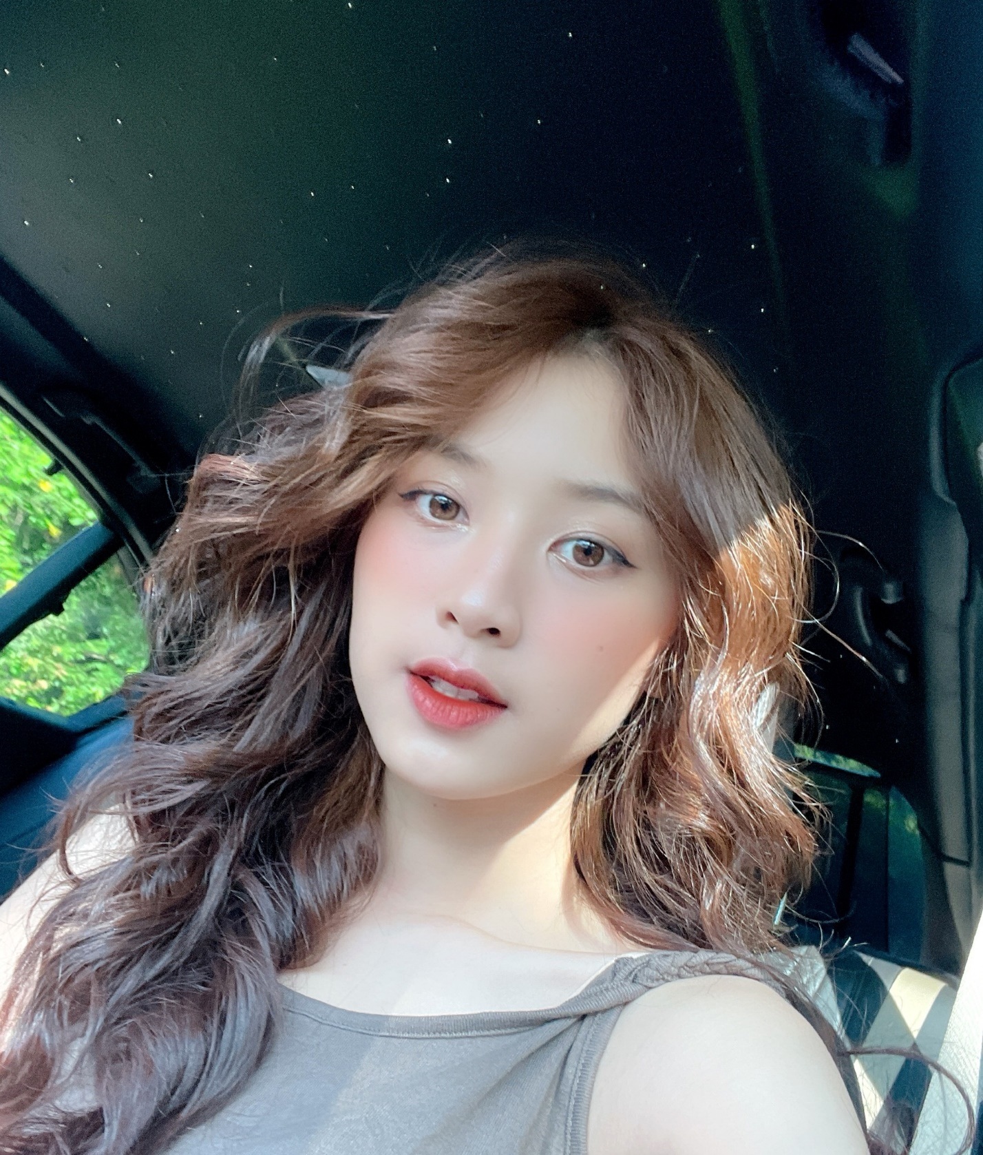 Hot girl 2K: Giữa thông minh và xinh đẹp sẽ chọn trở thành cô gái trí ...