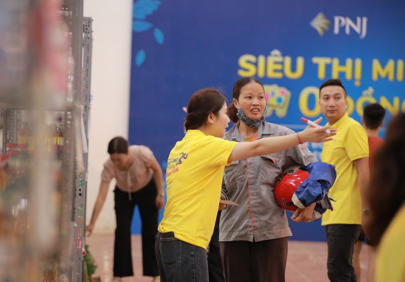 PNJ triển khai Siêu thị mini 0 đồng, hỗ trợ đồng bào miền Bắc sau bão ...