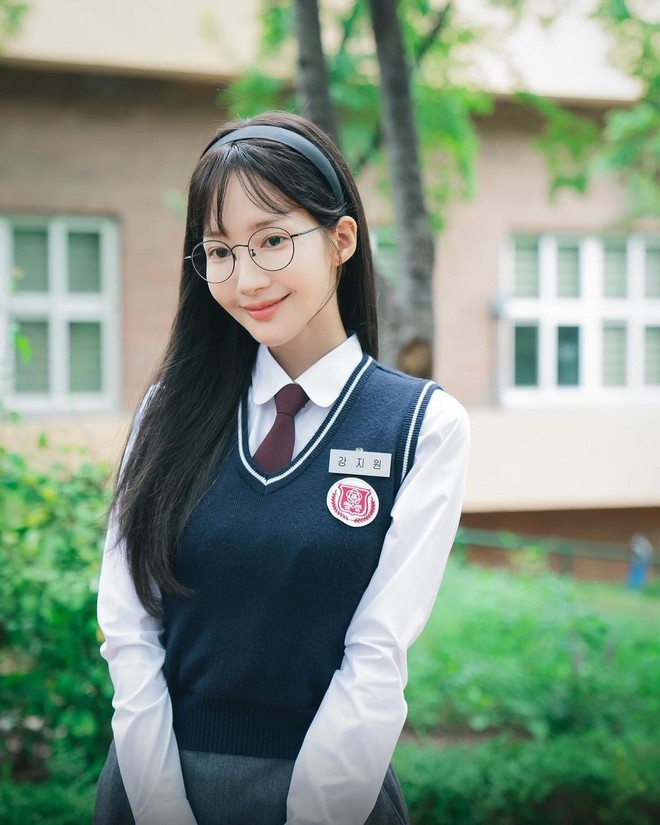 "Nữ hoàng dao kéo xứ Hàn" rụng tóc, teo cơ, hốc hác để giữ cân nặng 37kg | Báo Dân trí