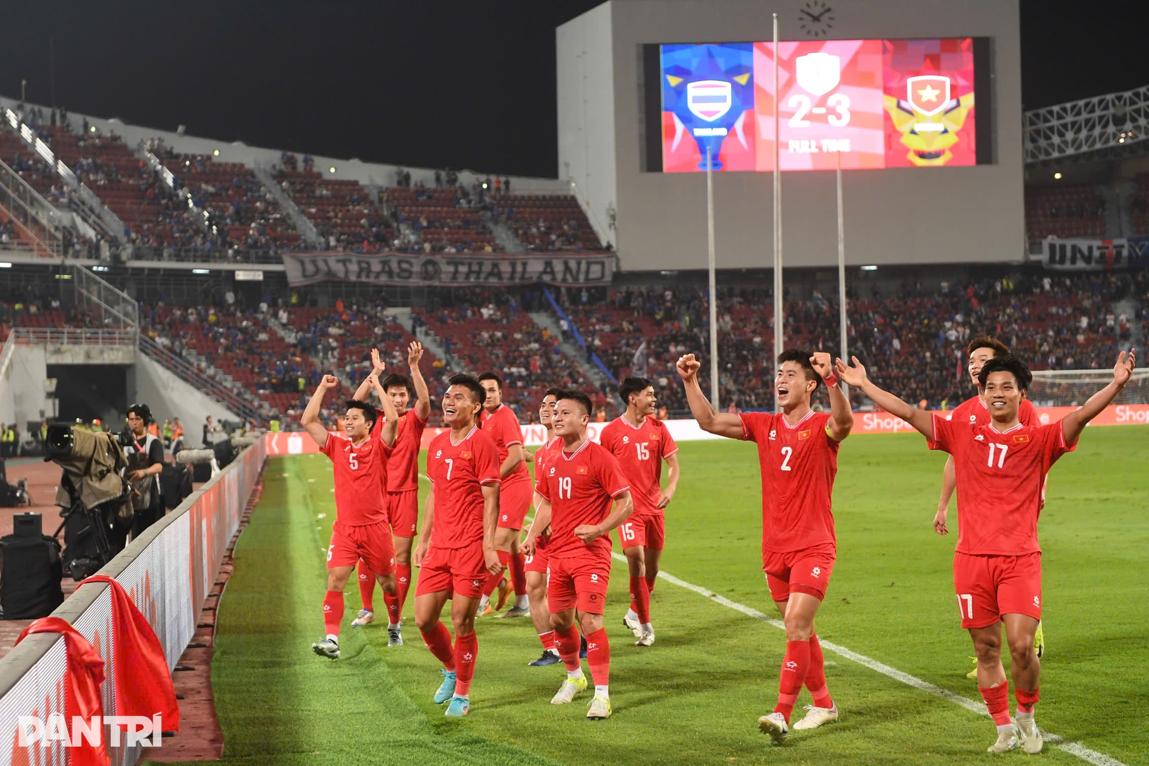 Hình ảnh tuyển Việt Nam vô địch AFF Cup 2024 đầy thuyết phục trước Thái Lan | Báo Dân trí