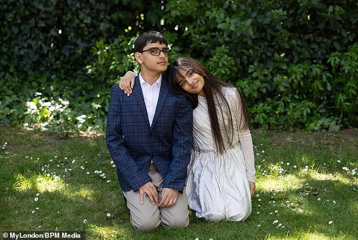 Cặp song sinh thông minh ngang ngửa Einstein: 11 tuổi, IQ tổng cộng 314 | Báo Dân trí