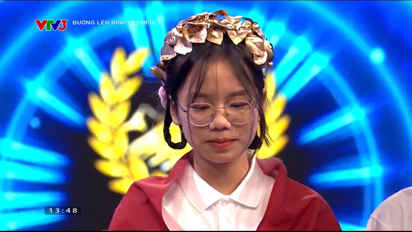 Thí sinh Olympia tranh biện cùng MC Khánh Vy trên sóng truyền hình | Báo Dân trí