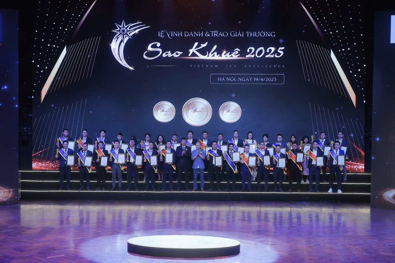 Sao Khuê 2025 vinh danh 198 nền tảng, dịch vụ, giải pháp số xuất sắc | Báo Dân trí