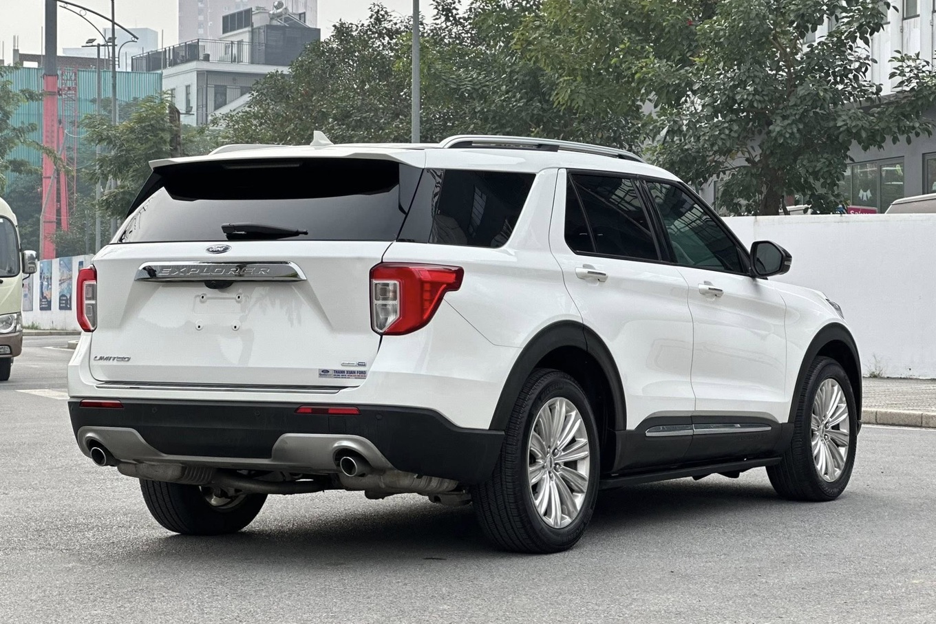 Xe mới ngừng bán, Ford Explorer gần 4 năm tuổi vẫn đắt hơn Palisade mới ...