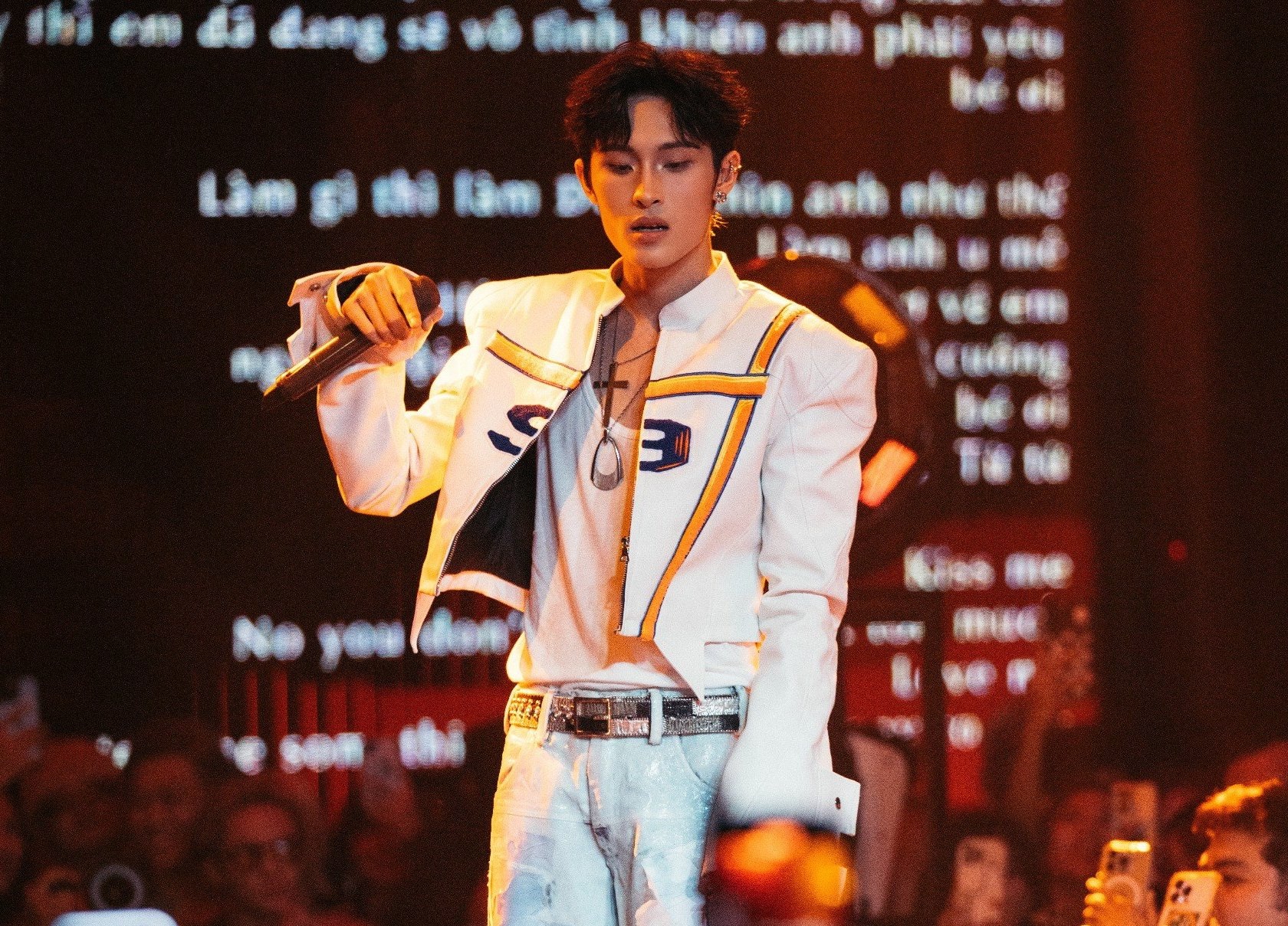 Wren Evans cảm ơn bố, hé lộ ký ức khó quên thời học sinh | Báo Dân trí