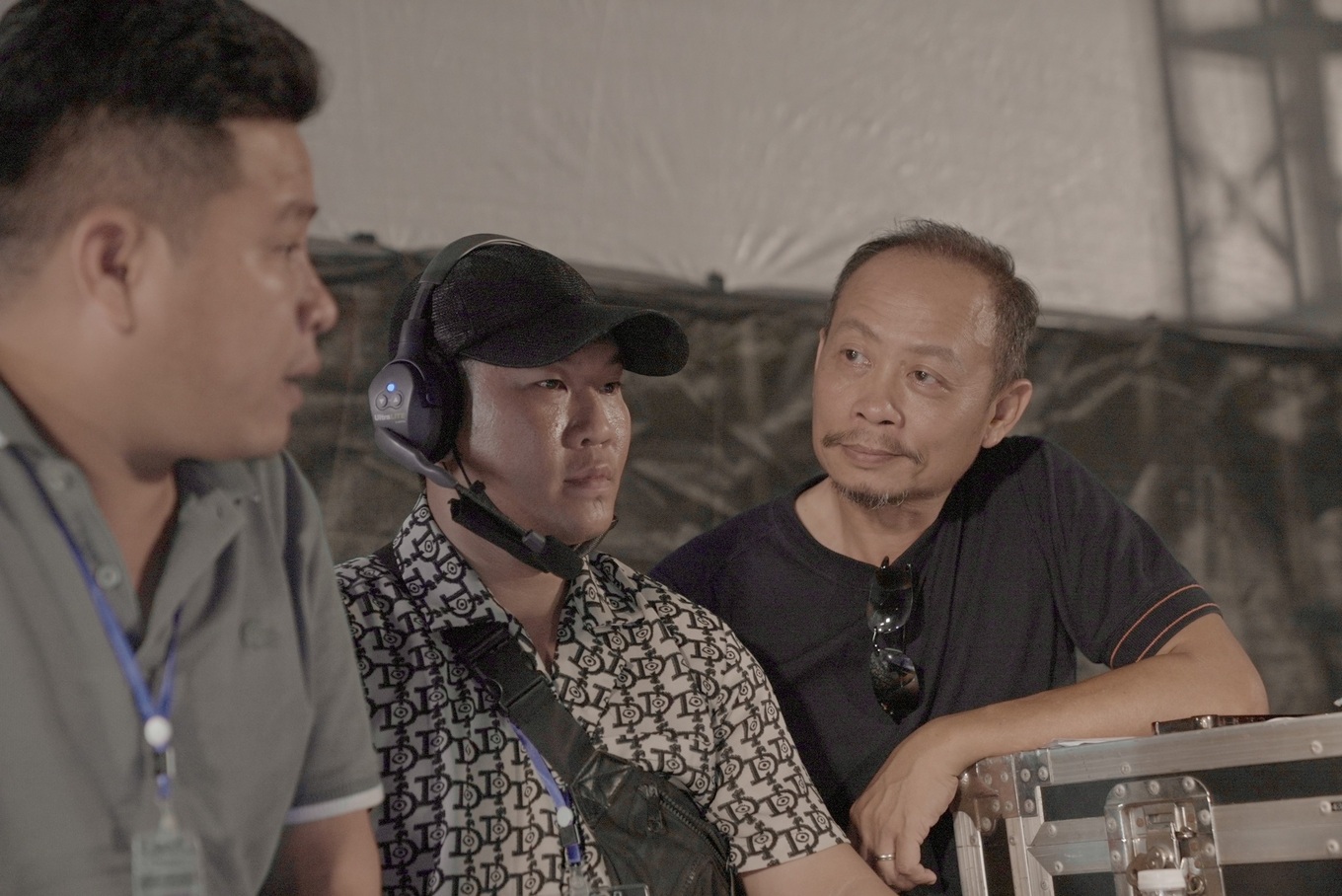 Đạo diễn Phạm Hoàng Nam kể nhiều ngày xuyên đêm vì "Dòng sông kể chuyện" | Báo Dân trí