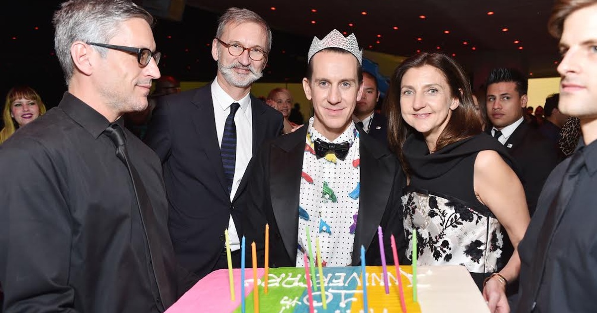 Longchamp kỉ niệm 10 năm hợp tác với nhà thiết kế Jeremy Scott | Báo ...