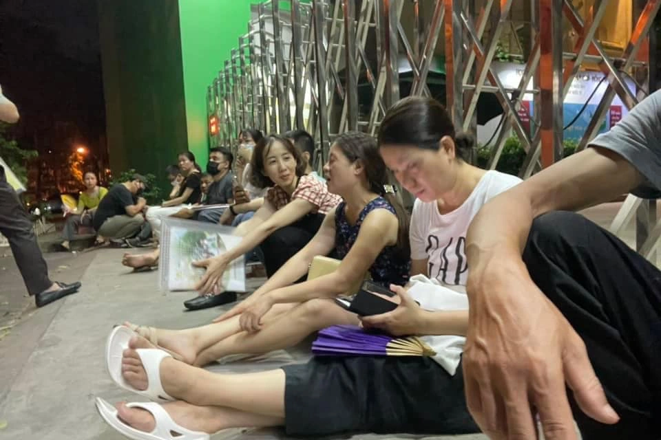 Tuyển sinh kiểu "ai nhanh chân thì được", Trường Phan Huy Chú giải thích | Báo Dân trí