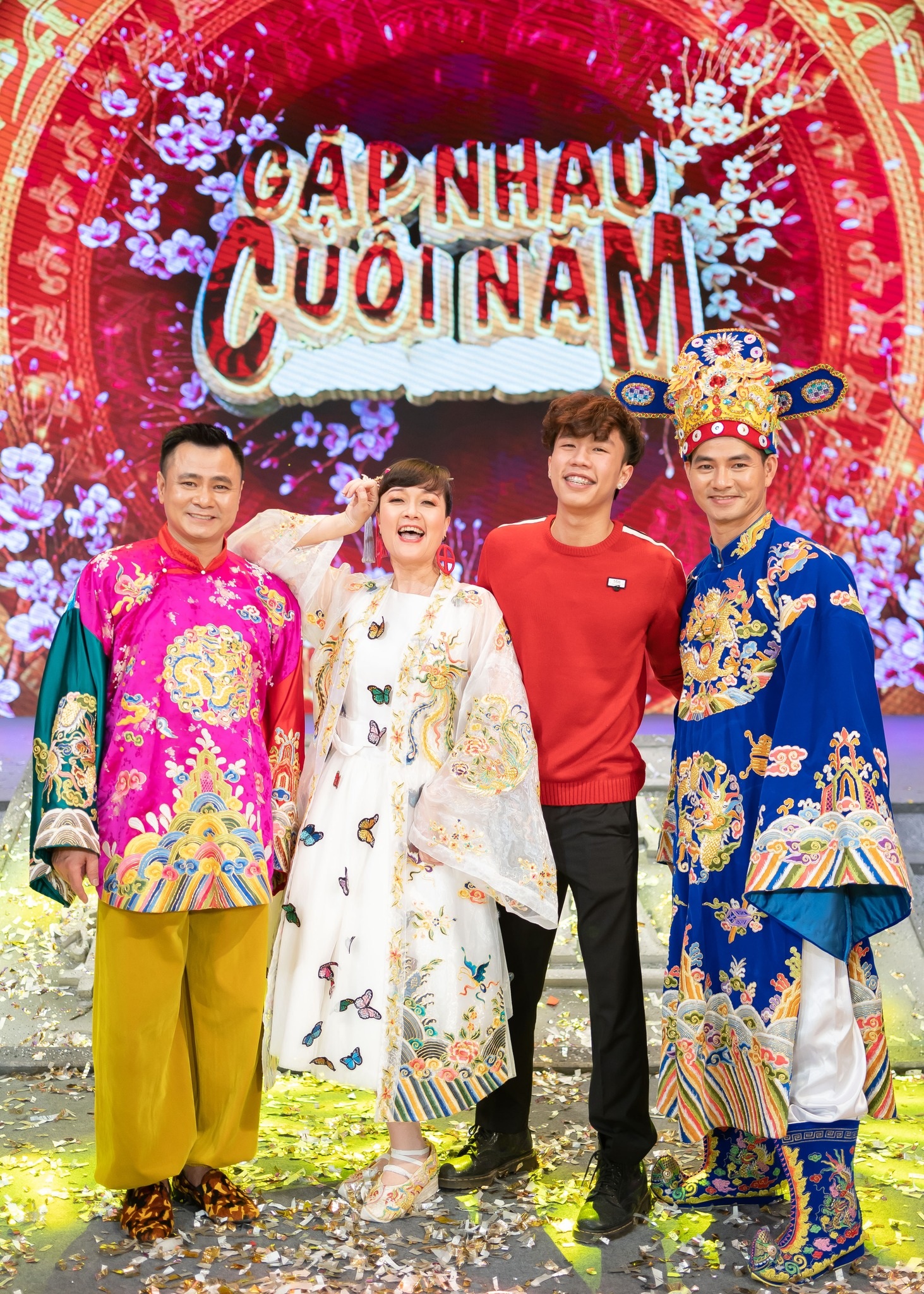 Vân Dung đăng ảnh cùng NSND Tự Long - Xuân Bắc, ẩn ý sẽ có "Táo quân 2025"? | Báo Dân trí