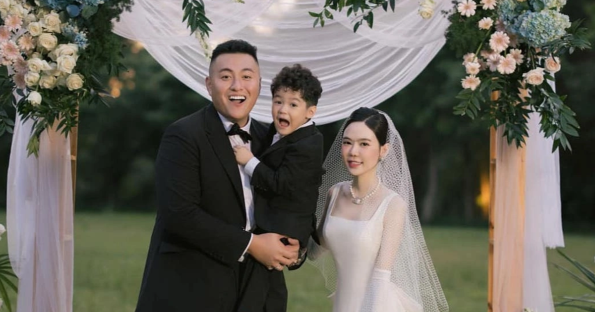 Fabo Nguyễn bất ngờ cầu hôn vợ Vân Tiny sau 8 năm kết hôn | Báo Dân trí