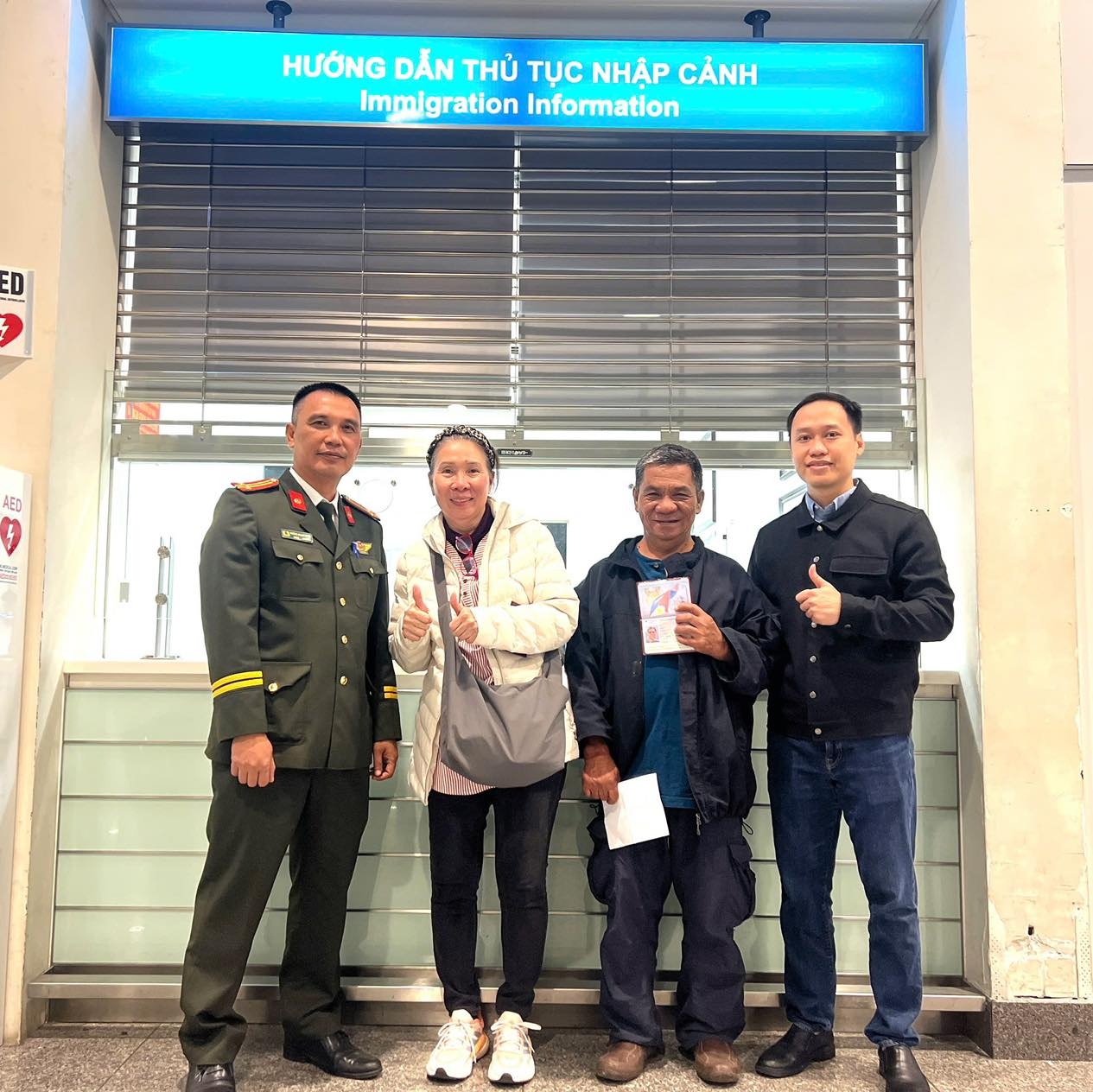 Khách Philippines đi mua cà phê rồi lạc đường, bắt taxi lên sân bay Nội ...