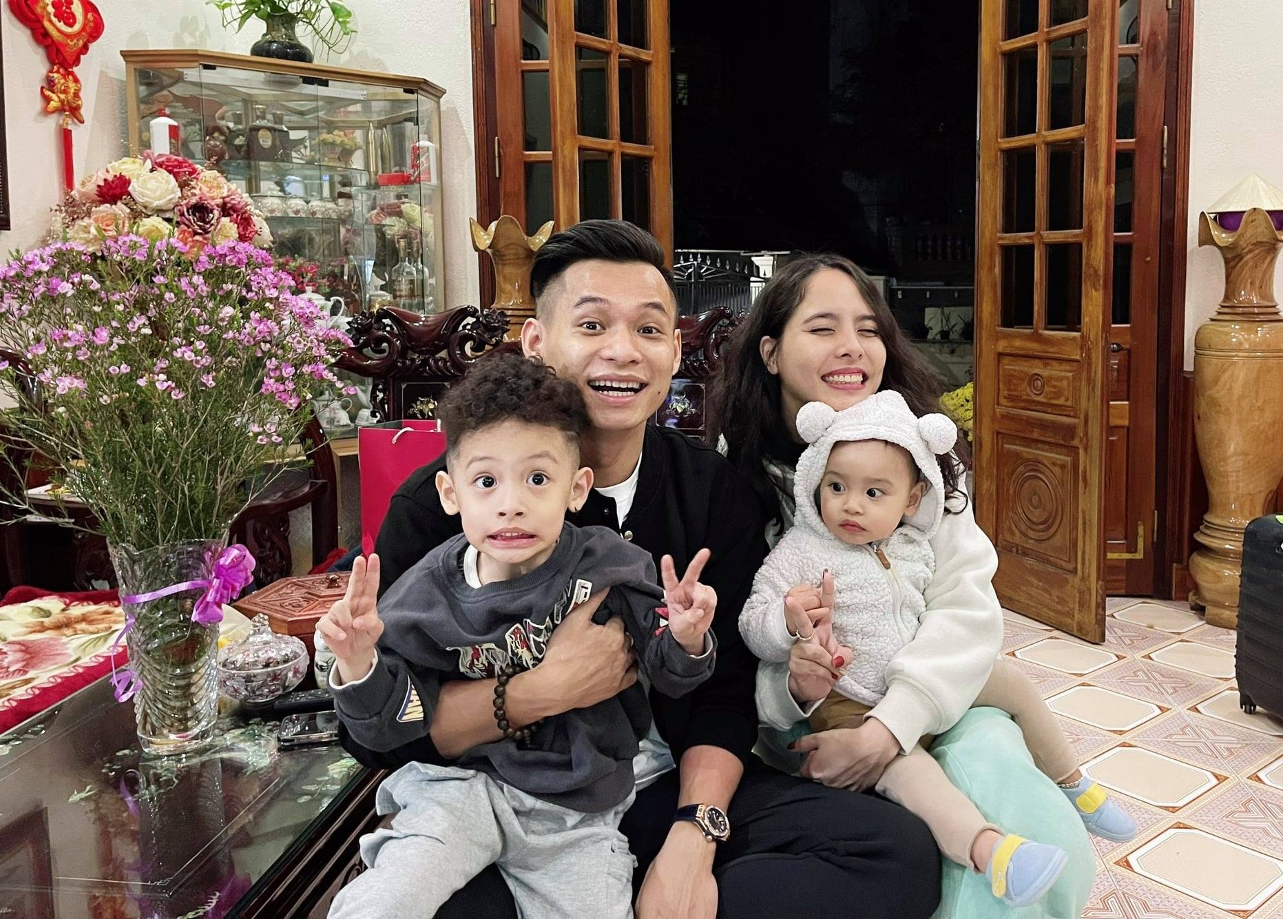 Vợ của dàn streamer Việt nổi tiếng toàn là mỹ nhân gợi cảm, tài năng ...