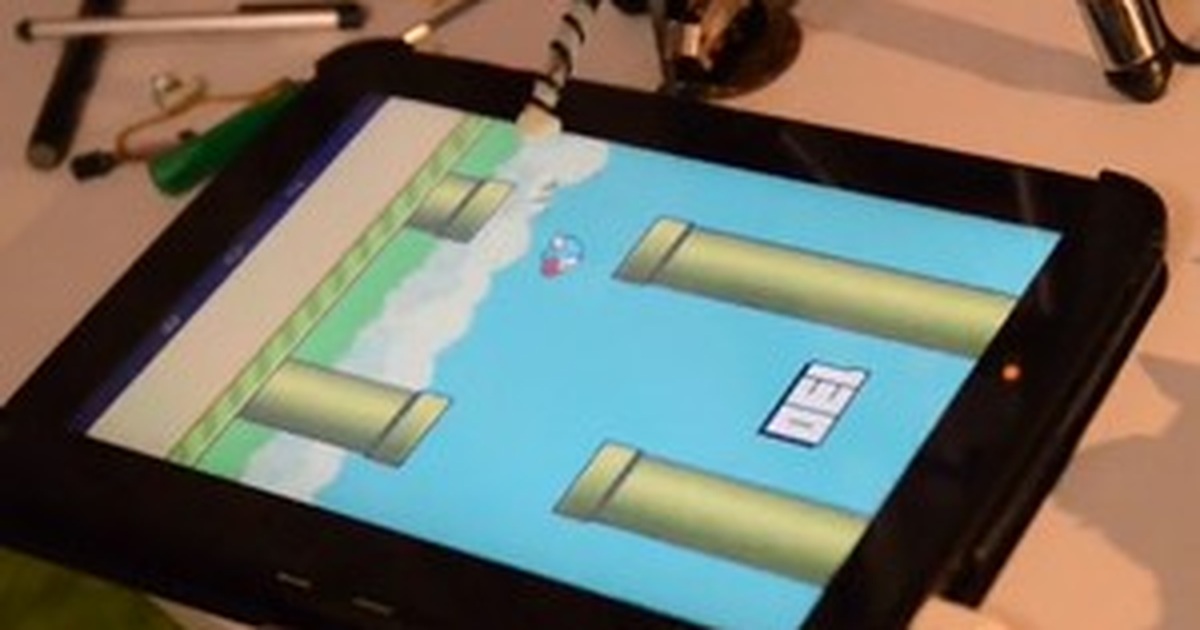 Robot tự chế chơi Flappy Bird cực “siêu” | Báo Dân trí