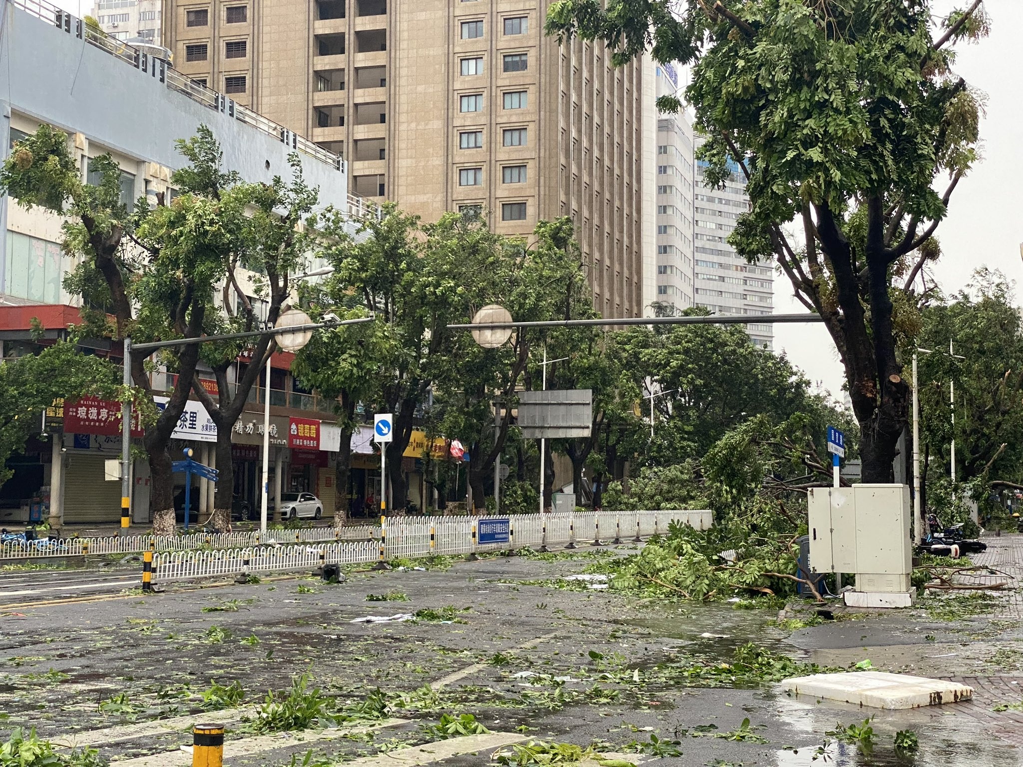 Những hình ảnh trong và sau khi siêu bão Yagi đổ bộ Trung Quốc | Báo ...