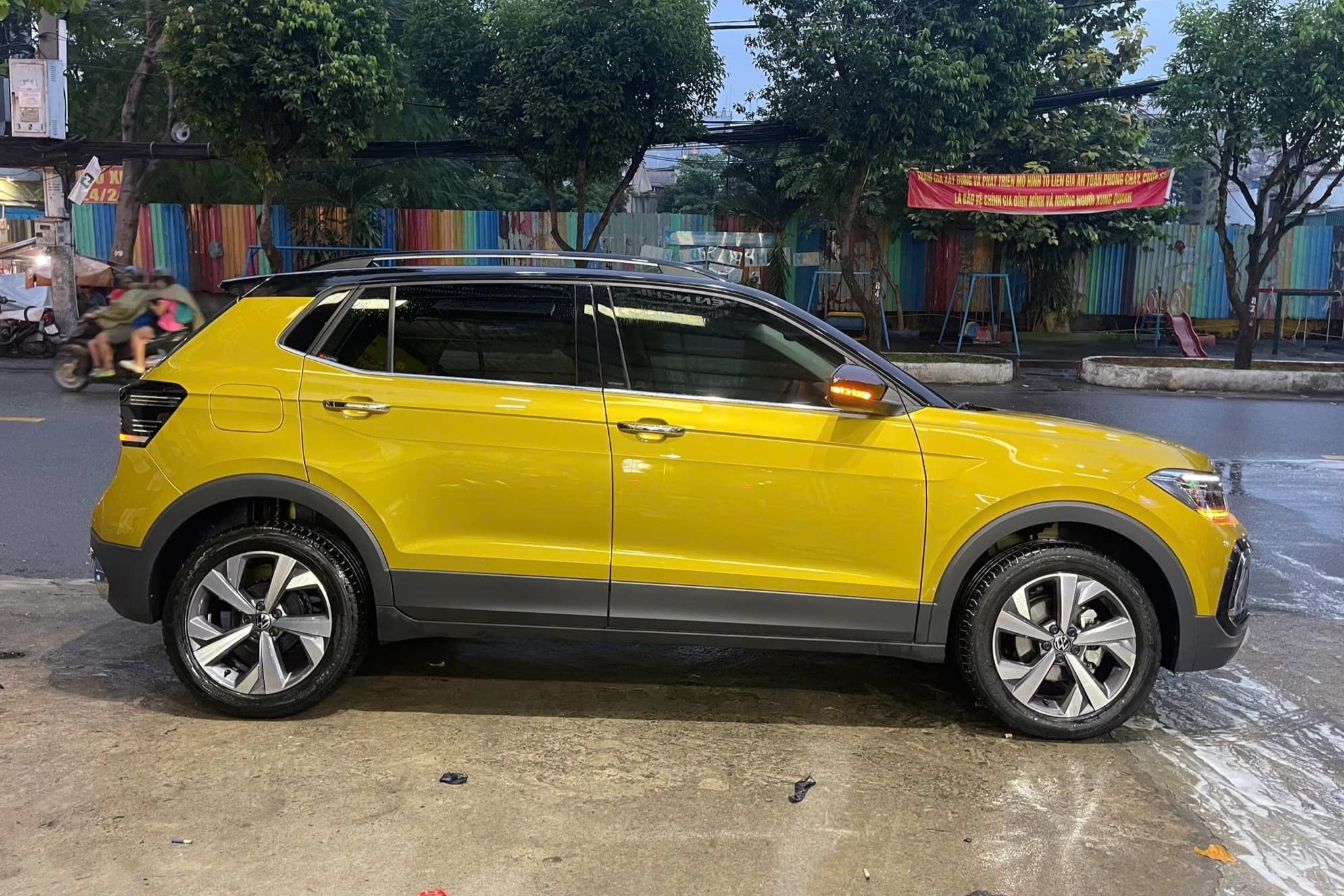 SUV thương hiệu Đức đi 1.000km, bán lại "lỗ" ngang một chiếc xe điện mini | Báo Dân trí