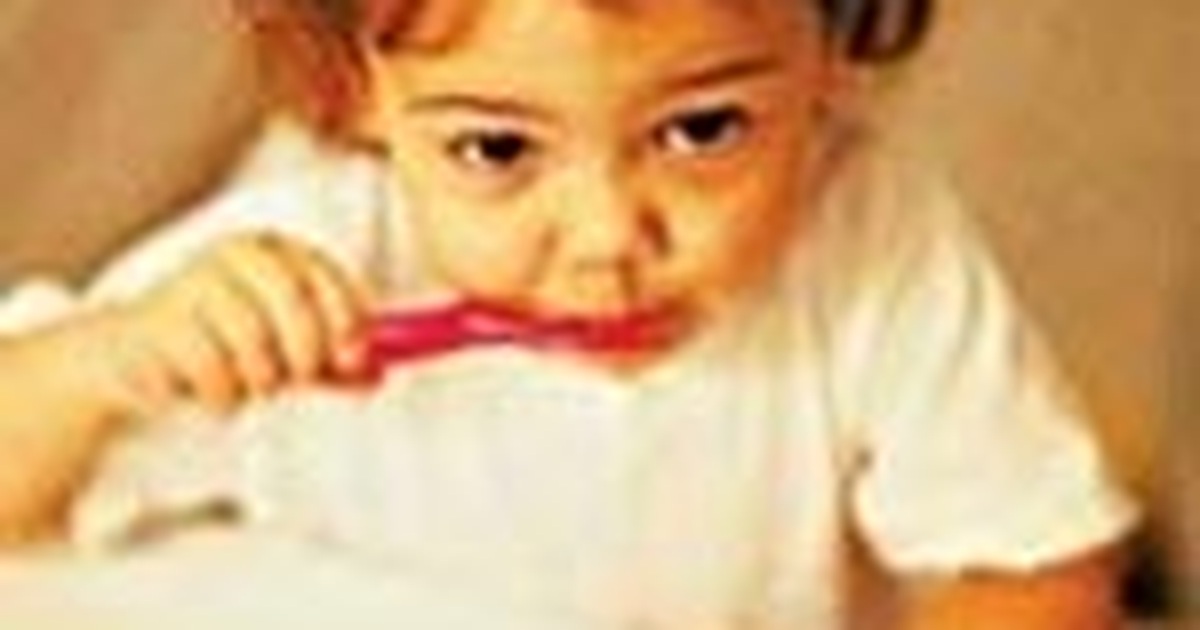 Dạy bé tập đánh răng | Báo Dân trí