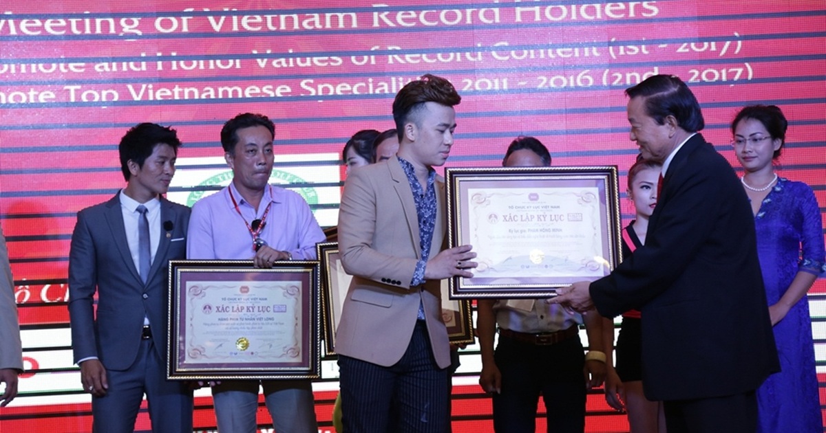 9X Phạm Hồng Minh giành kỷ lục "Họa sĩ vẽ tranh trình diễn đầu tiên Việt Nam" | Báo Dân trí