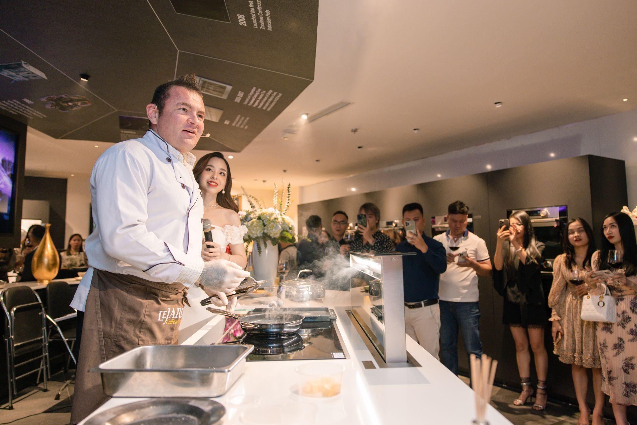 Deborah Home ra mắt showroom De Dietrich | Báo Dân trí