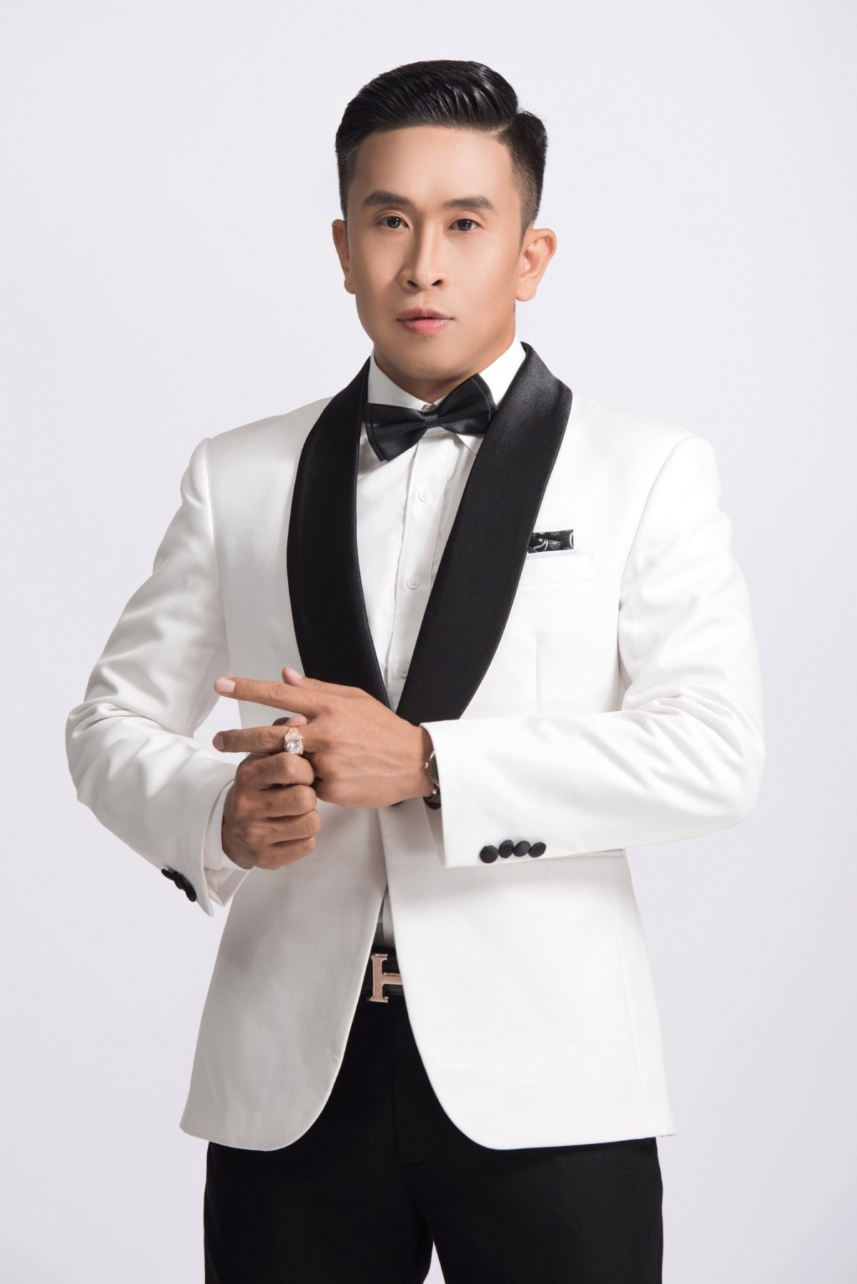 MC Chu Tấn Văn dẫn chung kết Hoa hậu Doanh nhân Quốc tế 2022 | Báo Dân trí