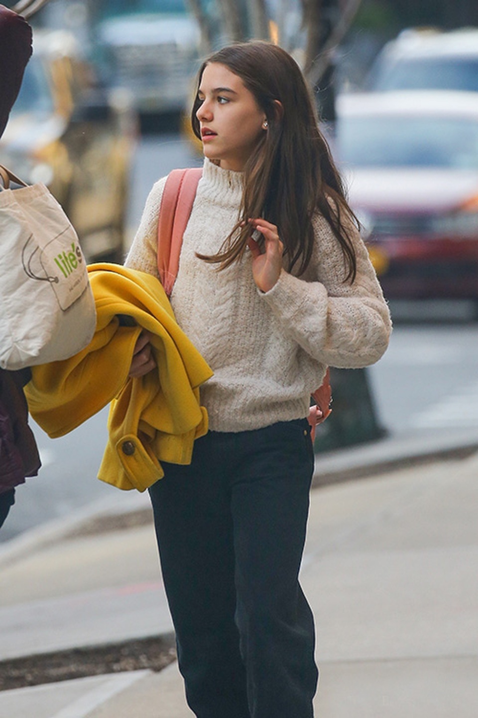 Suri Cruise càng lớn càng xinh đẹp, sành điệu | Báo Dân trí