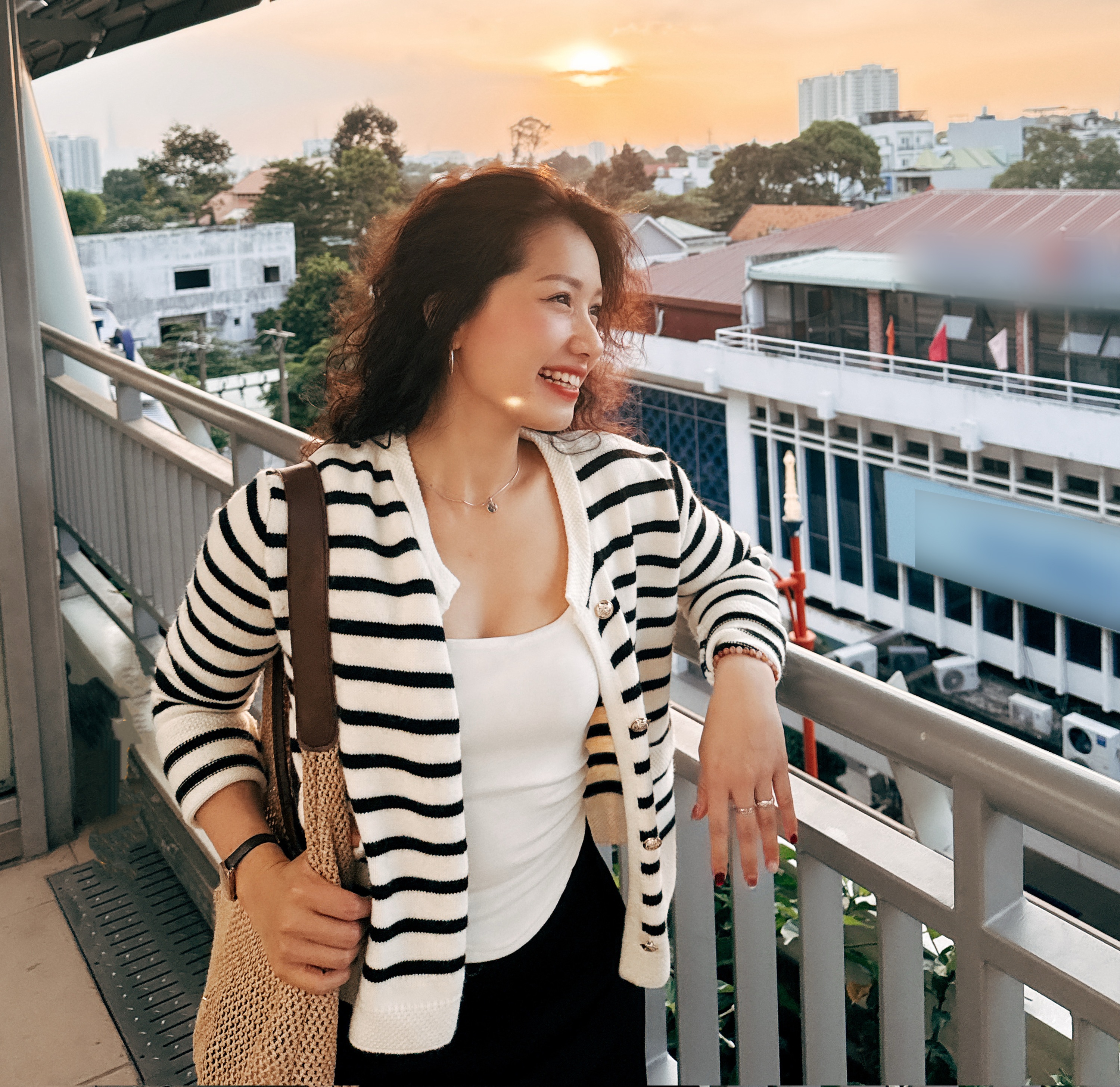 Cô gái bỏ ô tô đi tàu điện: Bất ngờ nổi tiếng, được gọi "chị Dung Metro ...